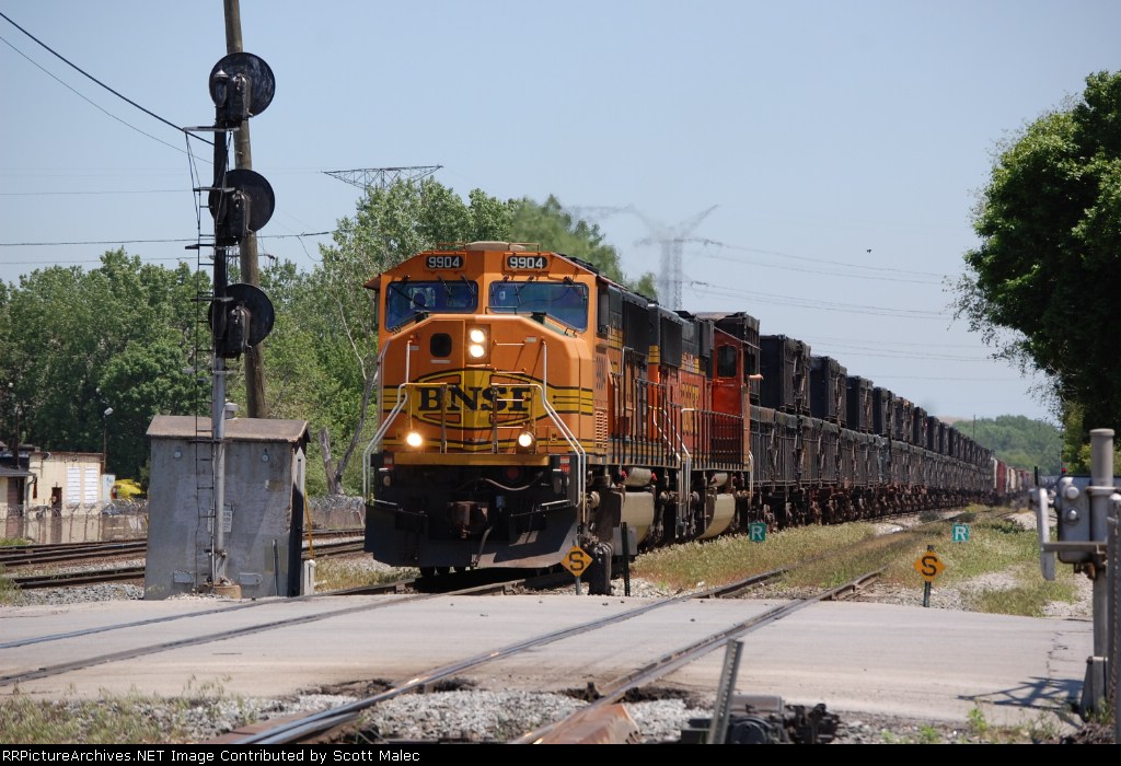 BNSF 9904 & 9452